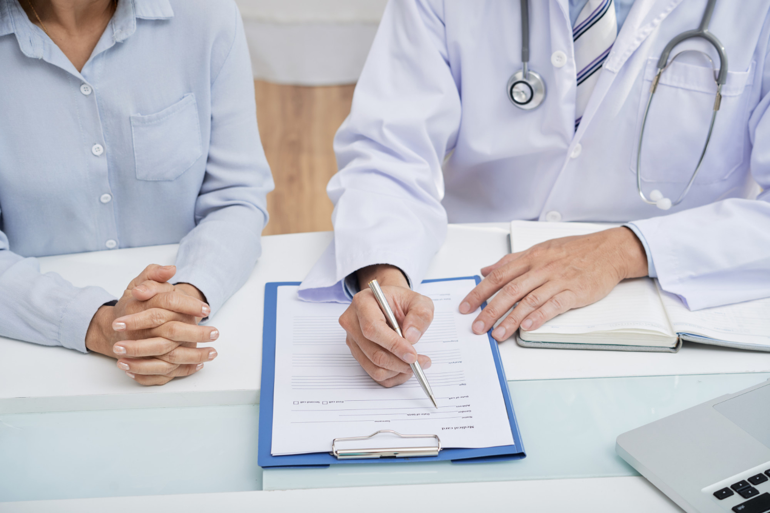 Historial médico: funciones, custodia y 5 datos obligatorios